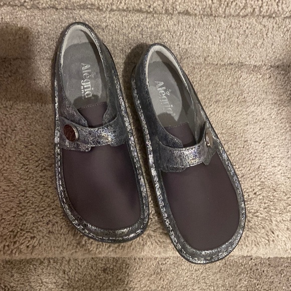 Alegria | Shoes | Alegria Dream Fit Leather And Neoprene Slip On Dena ...